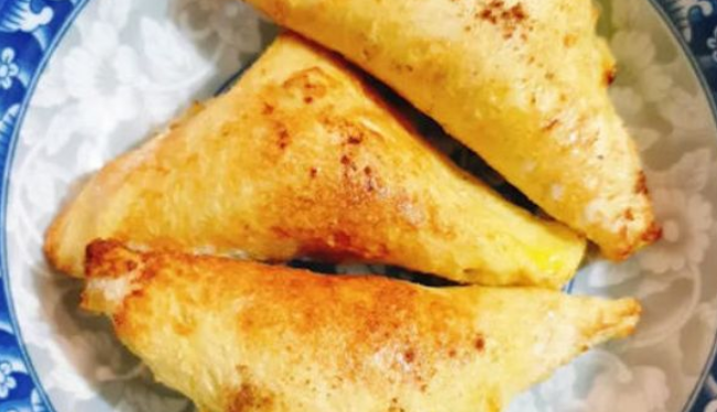 The perfect combination of toast and curry, toast with the aroma of ...